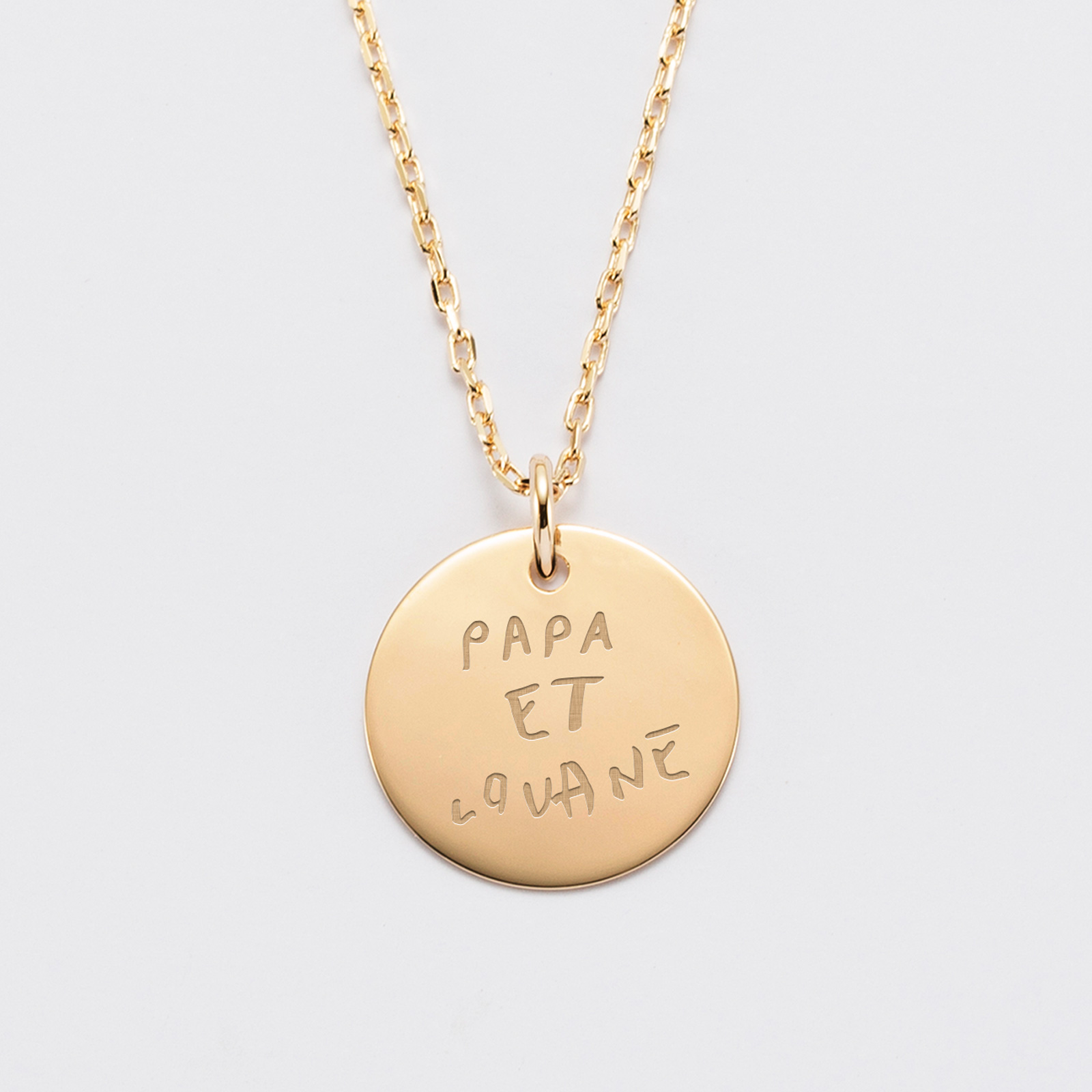 Pendentif homme personnalisé médaille dormeuse gravée or 19 mm | HappyBulle