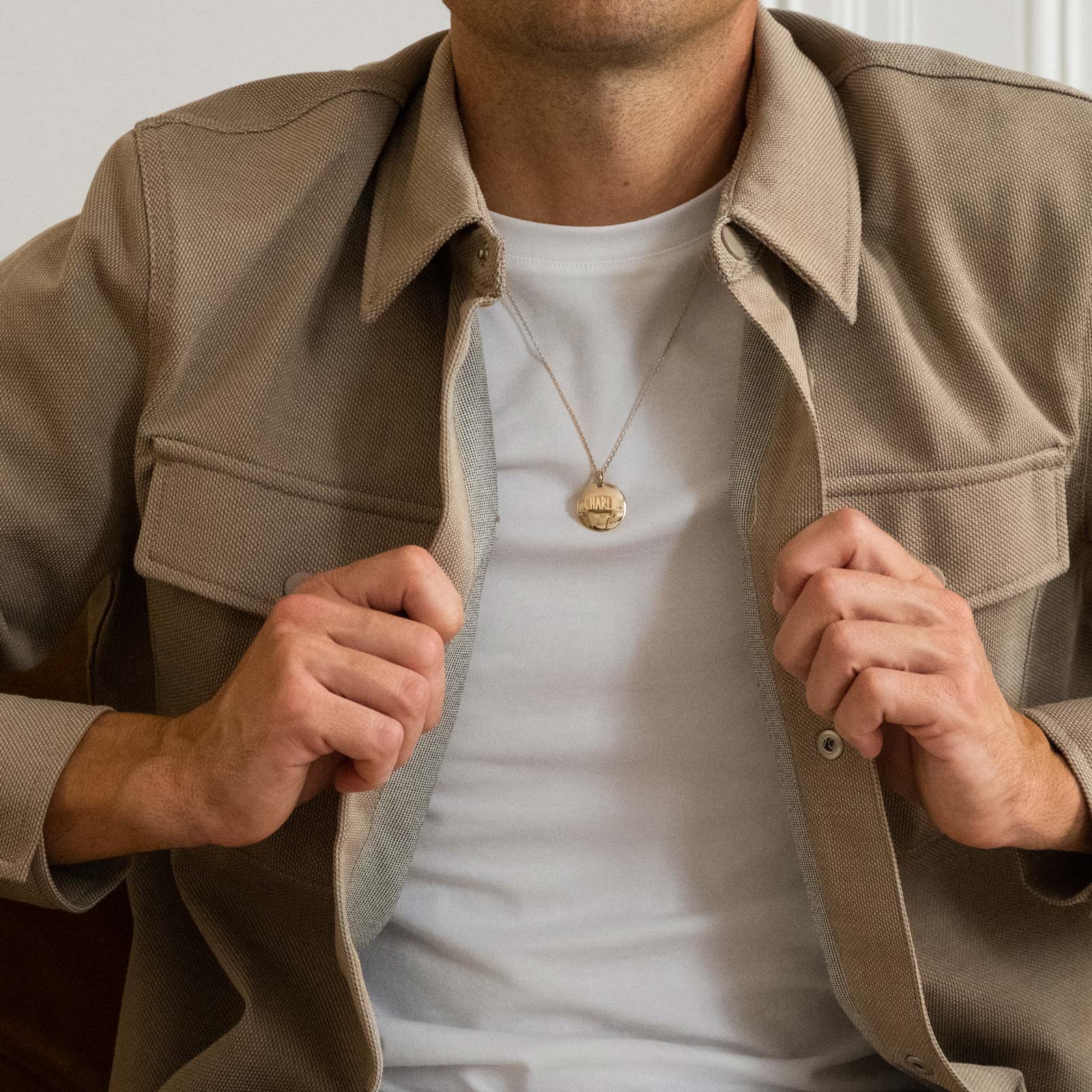 Pendentif homme personnalisé médaille gravée bombée or 20 mm | HappyBulle